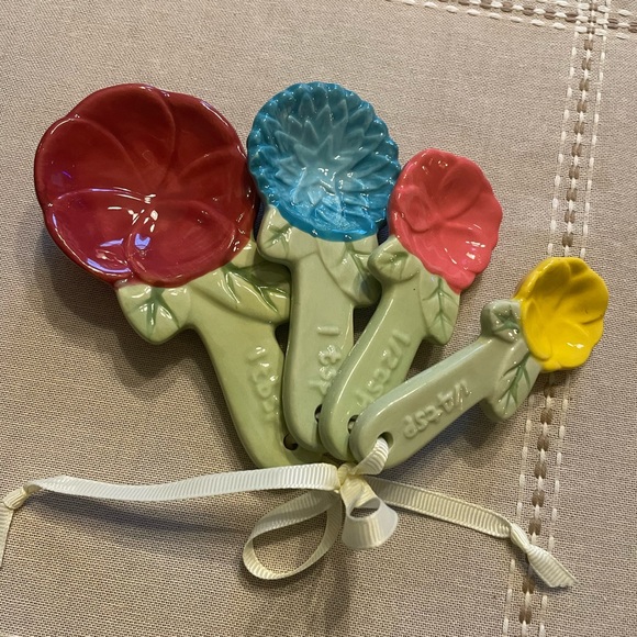 The Pioneer Woman | Kitchen | Pioneer Woman Stoneware Timeless Beauty ...